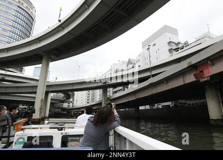 A photo shows the Metropolitan Expressway Inner Circular Route (Route ...
