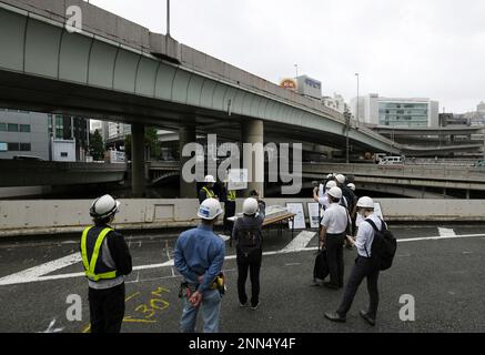 A photo shows the Metropolitan Expressway Inner Circular Route (Route ...