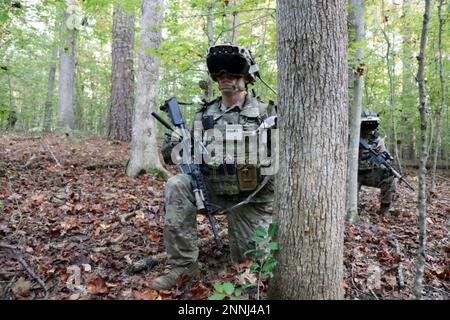 Soldier dons the Integrated Visual Augmentation System Capability Set 3 ...