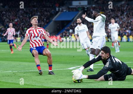 Atletico Madrid goalkeeper Thibaut Courtois takes a catch Stock Photo ...