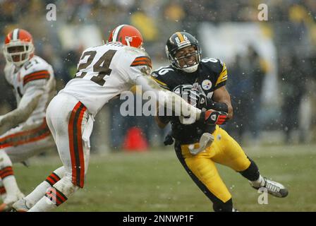 5 Jan 2003: Robert Griffith of the Cleveland Browns hits Hines Ward of ...