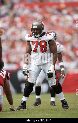 Tampa Bay Buccaneers offensive guard J.R. Sweezy (73) sets to block ...