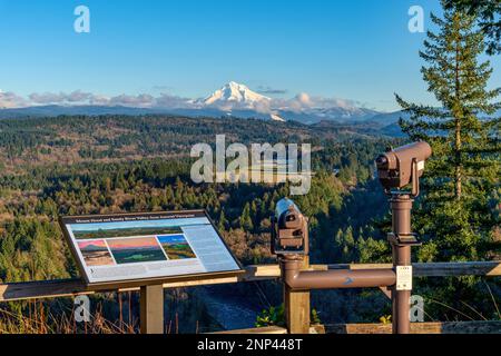 Mountains and forest, Jonsrud Viewpoint, Oregon, USA Stock Photo - Alamy