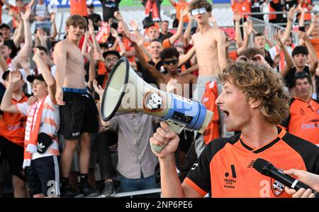 Jez Lofthouse (right) of the Roar celebrates winning with the fans ...