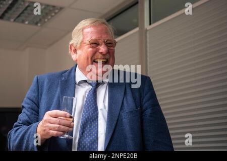 Reinhard Genzel, right, astrophysicist at the Max Planck Institute for ...