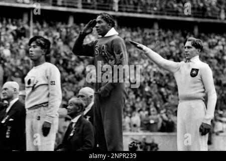 Jesse Owens during the Olympic Games in Berlin, 1936 Stock Photo - Alamy