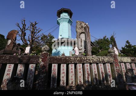 A photo shows "Tennyoto" (the tower of Tennyo) in Shimabara City ...