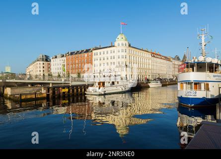 Moored yachts on canal and Navigatorernes Hus Harbour Navigation ...