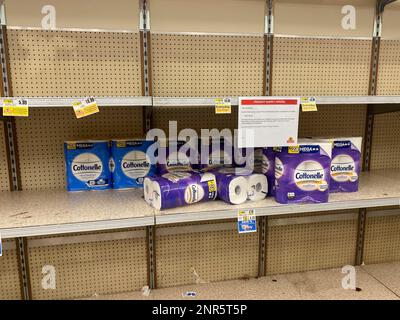 Toilet paper isle Stock Photo - Alamy