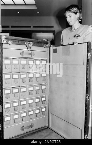 Archives 90ies: Luxury shop, Vuitton, Lyon, France, 1990 Stock Photo ...