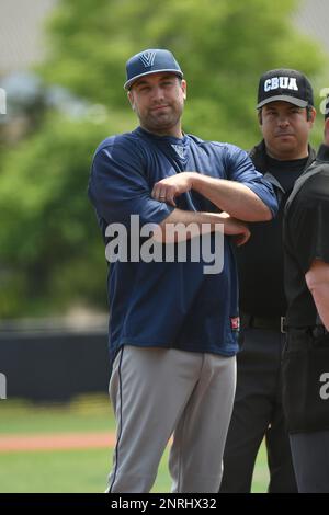 Villanova head coach Kevin Mulvey shakes hands with North Florida head ...