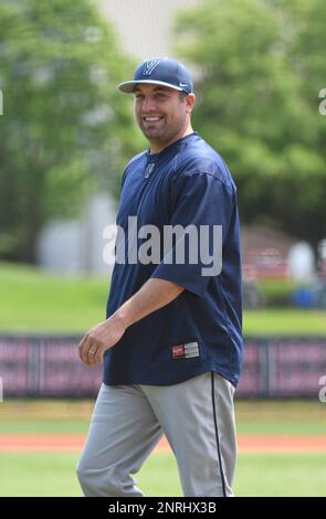 Villanova head coach Kevin Mulvey shakes hands with North Florida head ...