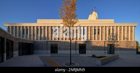 Front view last light. Shree Swaminarayan Mandir, Oldham, United ...