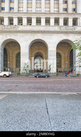 Pittsburgh Downtown: Beaux Arts style seat of government, the landmark ...