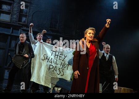 Tracy-Ann Oberman (Shylock) in THE MERCHANT OF VENICE 1936 after ...