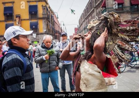 Traditional Aztec shaman folk healer at work, Plaza de la Constitución ...