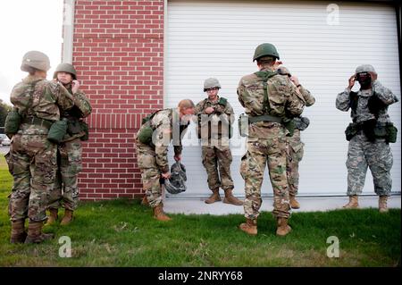Western Kentucky University ROTC students line up Friday, Sept. 20 ...