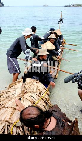 A dugout conoe reaches Namahama beach of Yonagunijima island in Okinawa ...