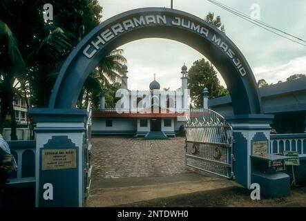Cheraman Juma Masjid built in 629 AD by Malik Ibn Dinar ; Kodungallur ...