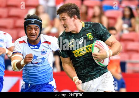 South Africa's Impi Visser breaks past Samoa's Laalio Leilua during the ...