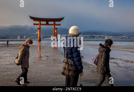 O torii Gate, the giant torii gate that is part of the Itsukushima ...