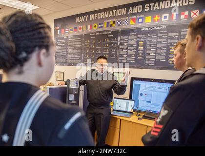 PUYALLUP, Wash. - Chief Navy Counselor Chad Farrales, the Navy Talent ...