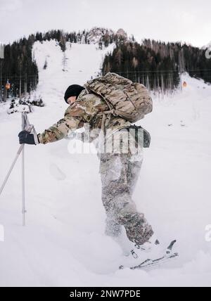Italian Army, winter training of Alpini mountain troops at S.Bernardino ...