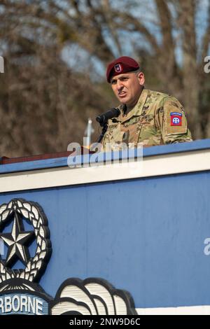 The 82nd Airborne Division's command teams along with unit colors and ...