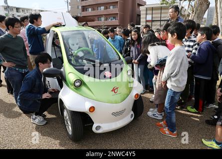 A demonstration experiment which a new humanoid type robot "Musashi ...