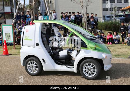 A demonstration experiment which a new humanoid type robot "Musashi ...