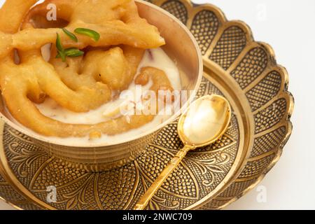 Badami Doodh Jalebi - Deadly Combination Of Indian Jaleba Of Old Delhi ...