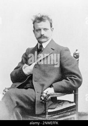 JEAN SIBELIUS (1865-1957) Finnish composer at his Jarvenpaa home in 1939 Stock Photo - Alamy