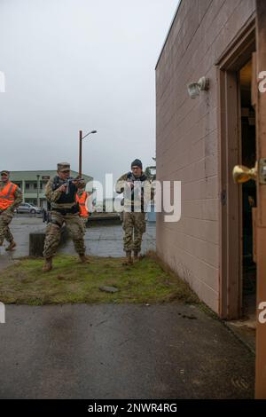 Soldiers of the 420th Military Police Company, 508th Military Police ...