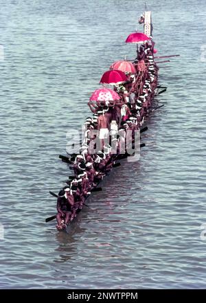 A completely decorated snake Boat (Chundan Vallam) with oars men in ...