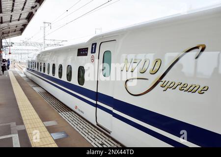 A JR Tokai N700S Shinkansen train at Tokyo Station in Japan Stock Photo - Alamy
