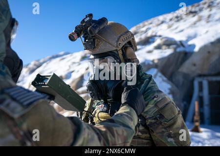 Soldiers with the 56th Chemical Reconnaissance Detachment (CRD), 4th ...