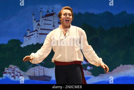 Little Mermaid and prince Eric in Disneyland Paris parade Stock Photo ...