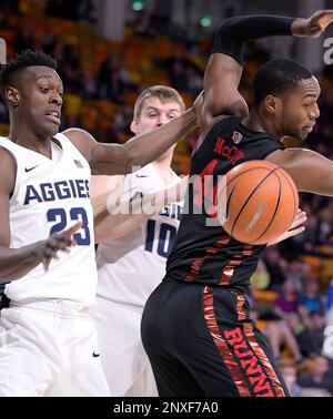 Utah State forward Daron Henson (23) shoots as New Mexico guard Makuach ...