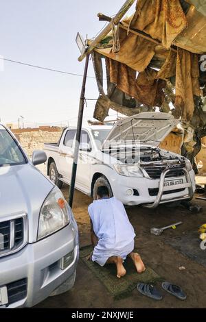 Mauritania, Atar, mechanical workshop, Islamic prayer Stock Photo - Alamy