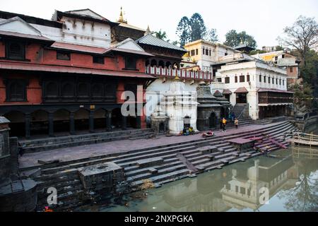 Nepal. Kathmandu. Pashupatinath. cremation funeral Stock Photo - Alamy