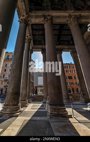 The Pantheon. View of the ceiling Stock Photo - Alamy