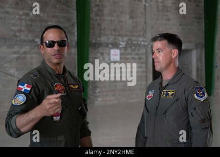 Fuerza Aérea de República Dominicana and U.S. Air Force Airmen discuss ...