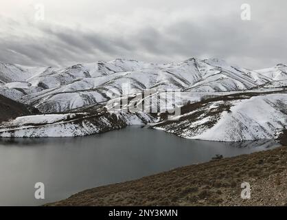 Oren Dam Lake area (Turkish: Ören Baraji) in Nigde, Turkey Stock Photo ...