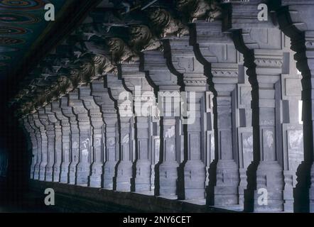 Temple Corridor longest in Asia Ramanathaswamy temple in the middle of ...
