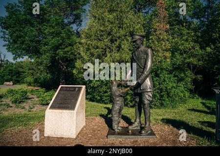 Bronze statue of Winnie the Bear with Lieutenant Harry Colebourn ...