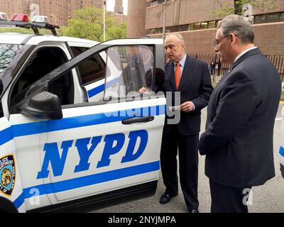 Side door of NYPD car Stock Photo - Alamy