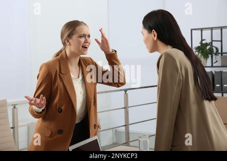 Emotional colleagues arguing in office. Toxic work environment Stock ...