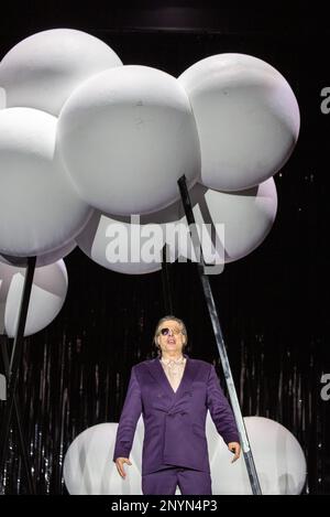 John Relyea (Wotan) in THE RHINEGOLD by Richard Wagner at English ...