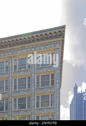Pittsburgh Downtown: Buhl Building is a white-and-Wedgewood-blue terra ...