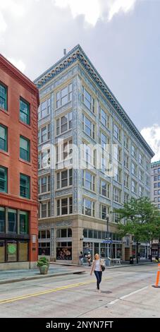 Pittsburgh Downtown: Buhl Building is a white-and-Wedgewood-blue terra ...